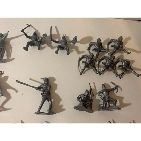 Toys | Lot Of 5 Medieval Army Men Collection Bundle Silver Gray Plastic ...